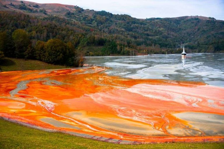 30+ Heartbreaking Water Pollution Images