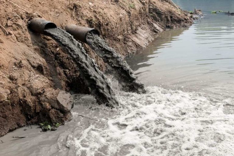 30+ Heartbreaking Water Pollution Images